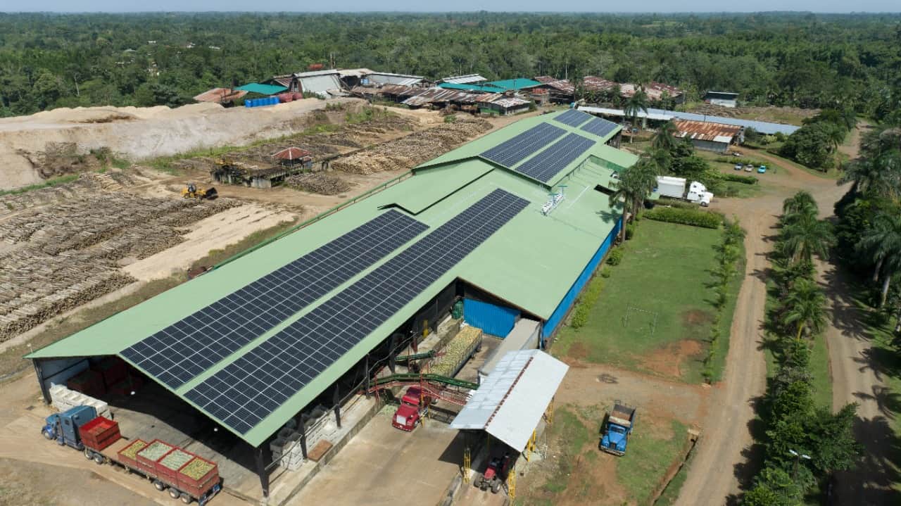 Ferreterías pueden ahorrar millones con energía solar - Constructiva